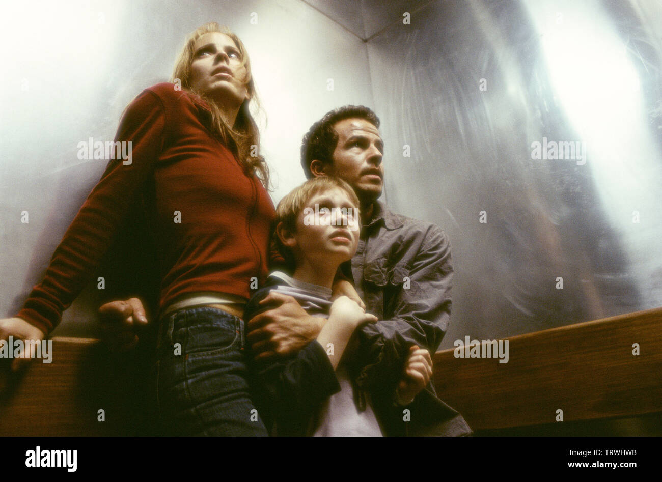 LEE CORMIE , EMMA CAULFIELD and CHANEY KLEY in DARKNESS FALLS (2003 ...