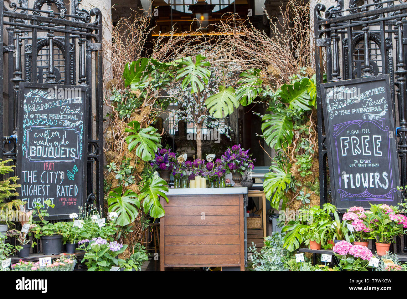 Female smiling shopping stall outdoors hi-res stock photography and ...