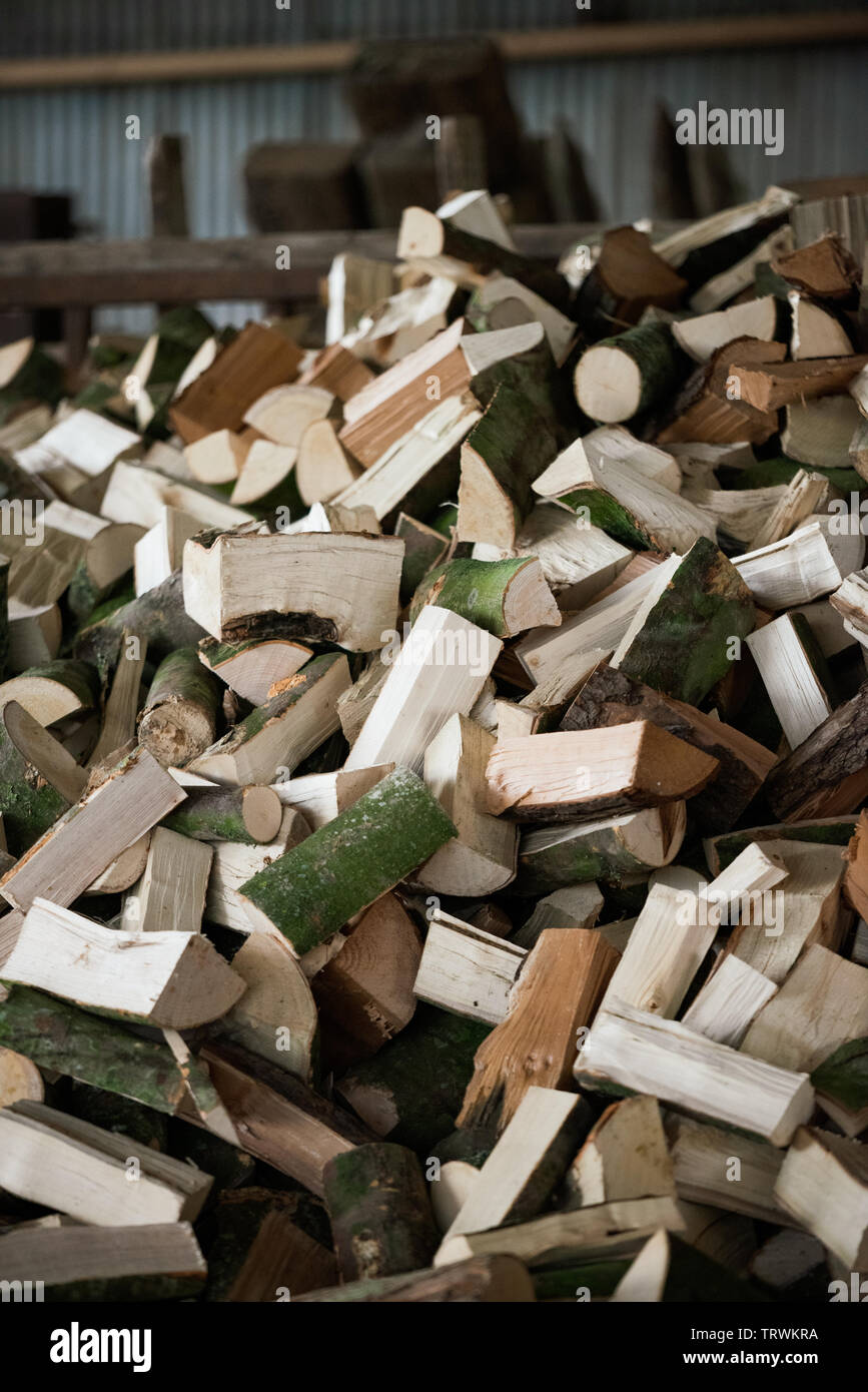 Pile chopped firewood blocks hi-res stock photography and images - Alamy
