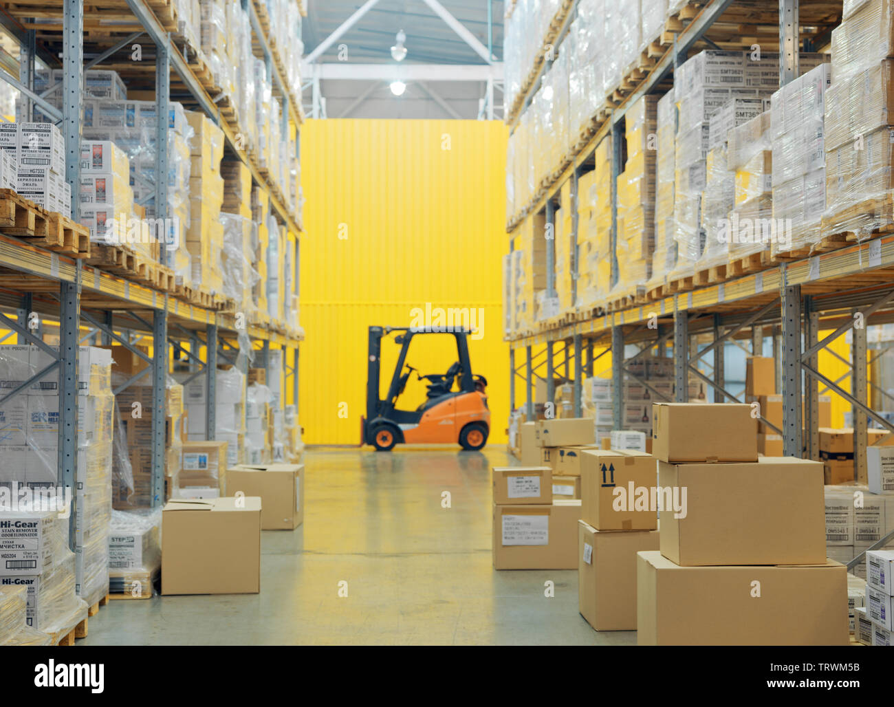 Lifting box shelf hi-res stock photography and images - Alamy