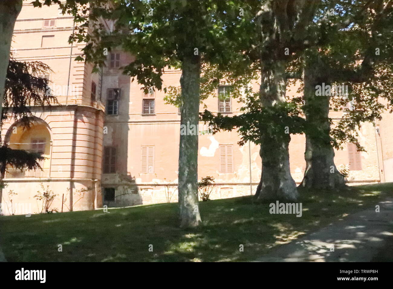 Old red brick castle hi-res stock photography and images - Alamy