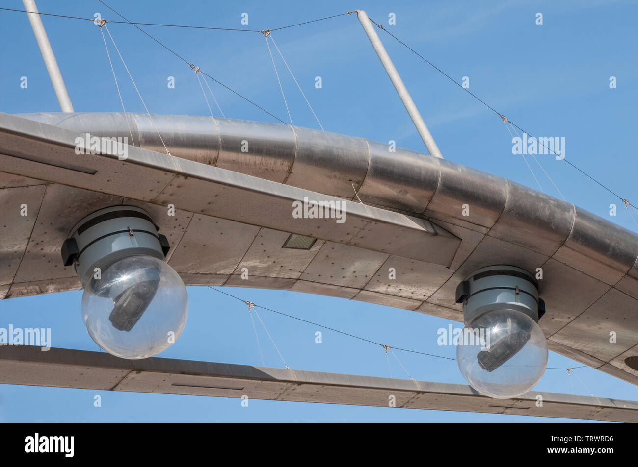 Overhead street lighting hi-res stock photography and images - Alamy