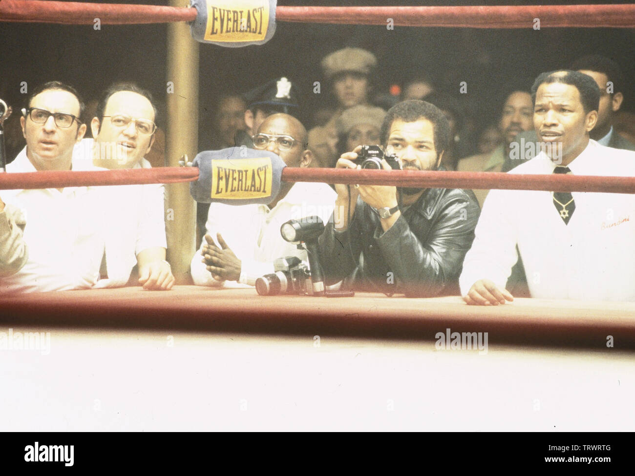 RON SILVER and JAMIE FOXX in ALI (2001). Copyright: Editorial use only ...