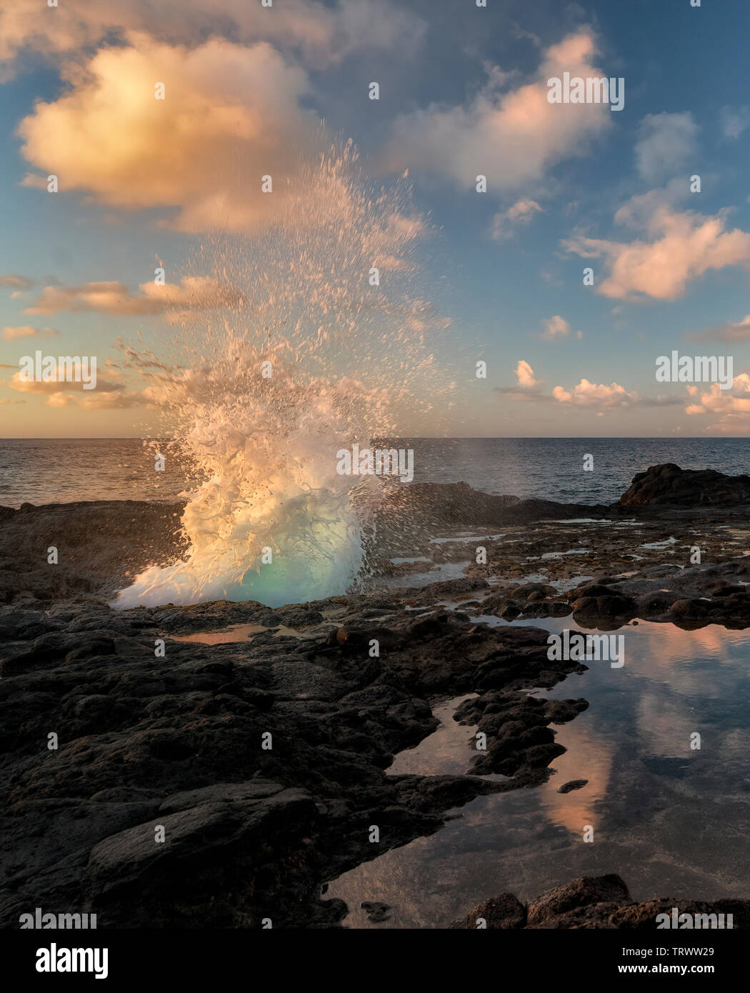 Hawaii spouting horn ocean hi-res stock photography and images - Alamy