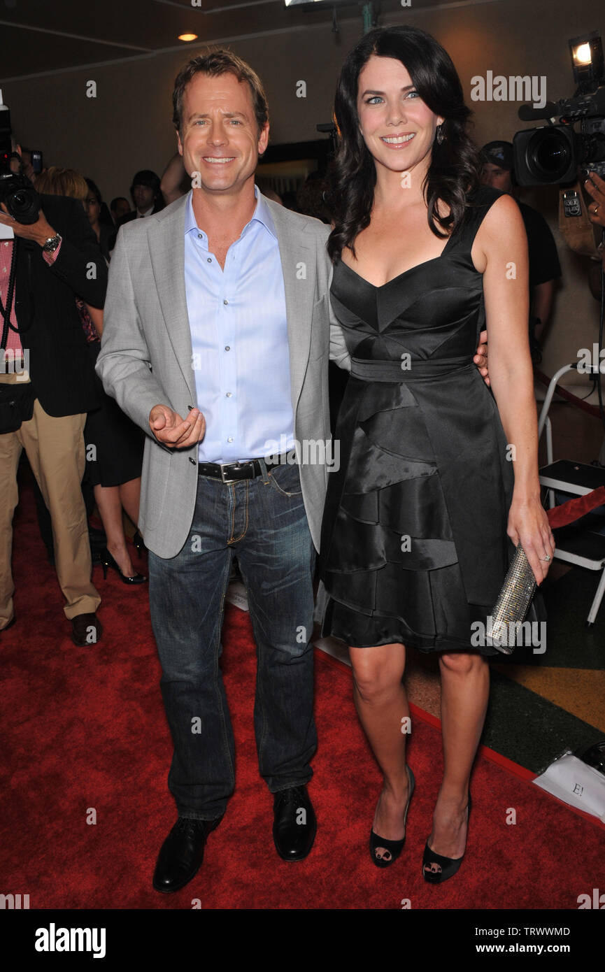 LOS ANGELES, CA. September 22, 2008: Greg Kinnear & Lauren Graham at ...