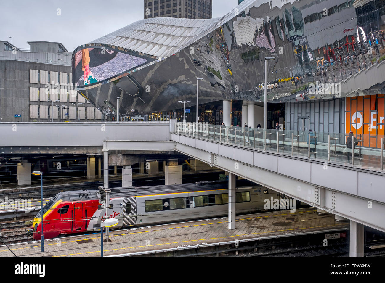 New street station birmingham railway lines hi-res stock photography ...