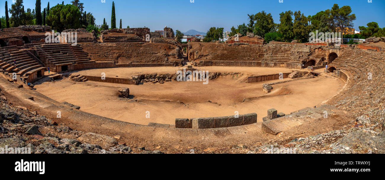 The Roman amphitheatre of Merida, Extremadura, Spain Stock Photo - Alamy
