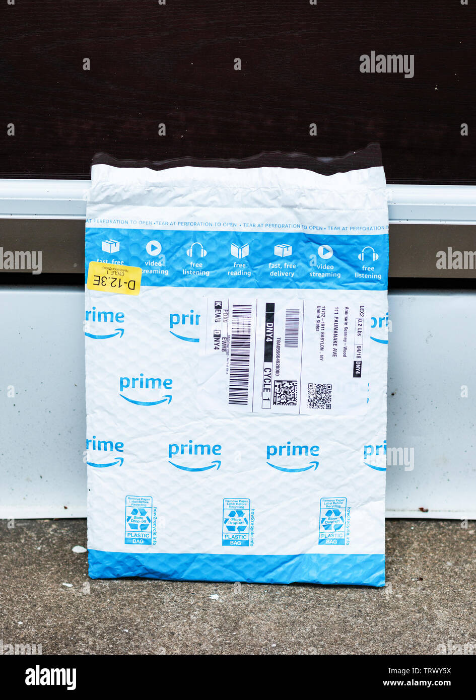Babylon, New York, USA - 18 April 2019: Amazon prime package left on ...