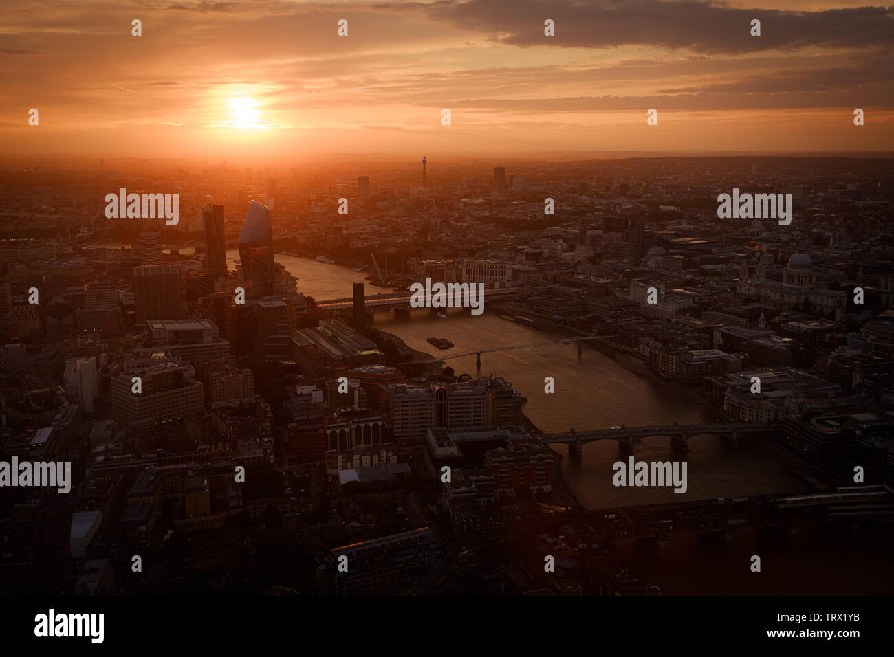 London sunset aerial hi-res stock photography and images - Alamy