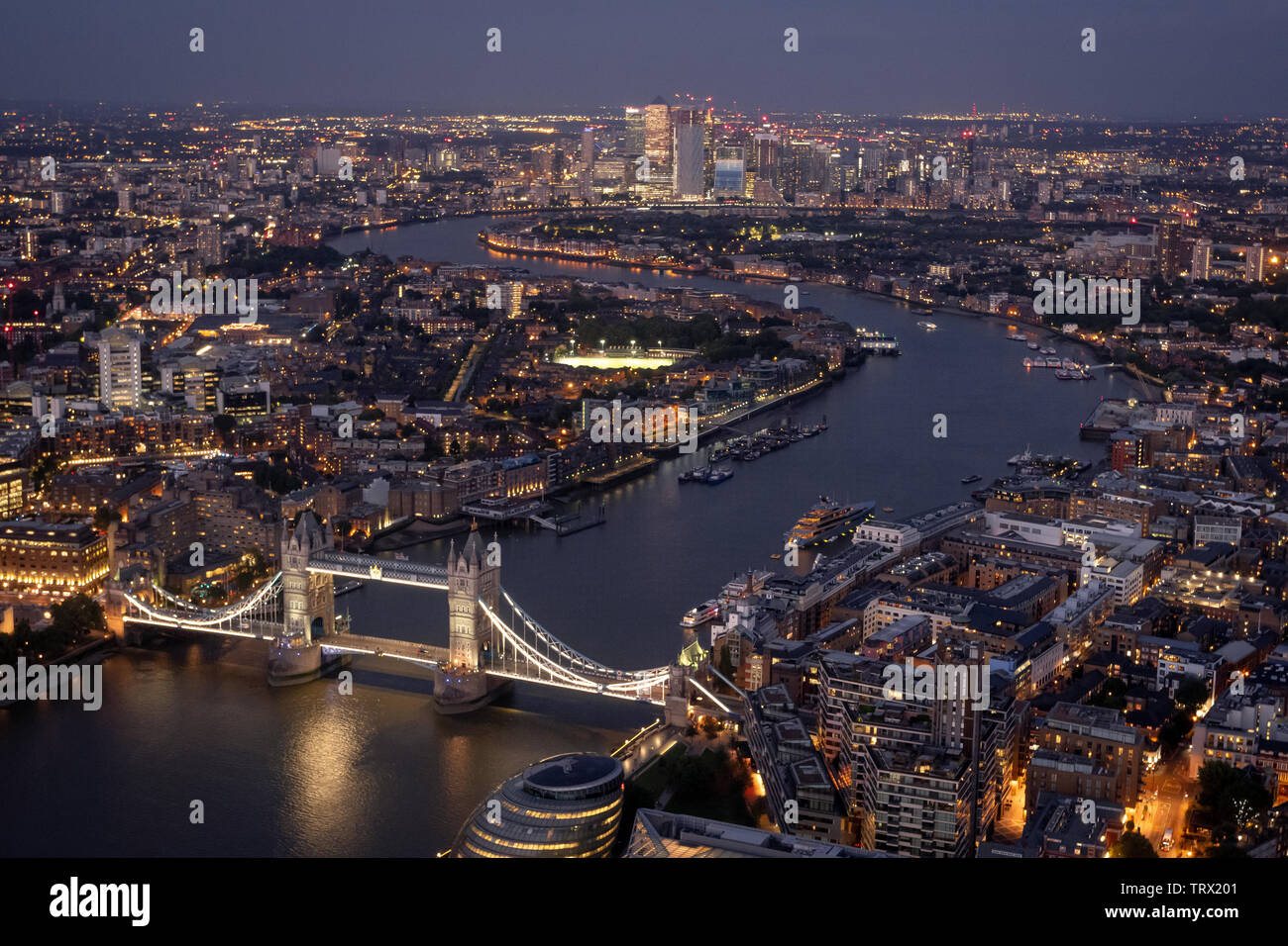 Thames blue hour hi-res stock photography and images - Alamy