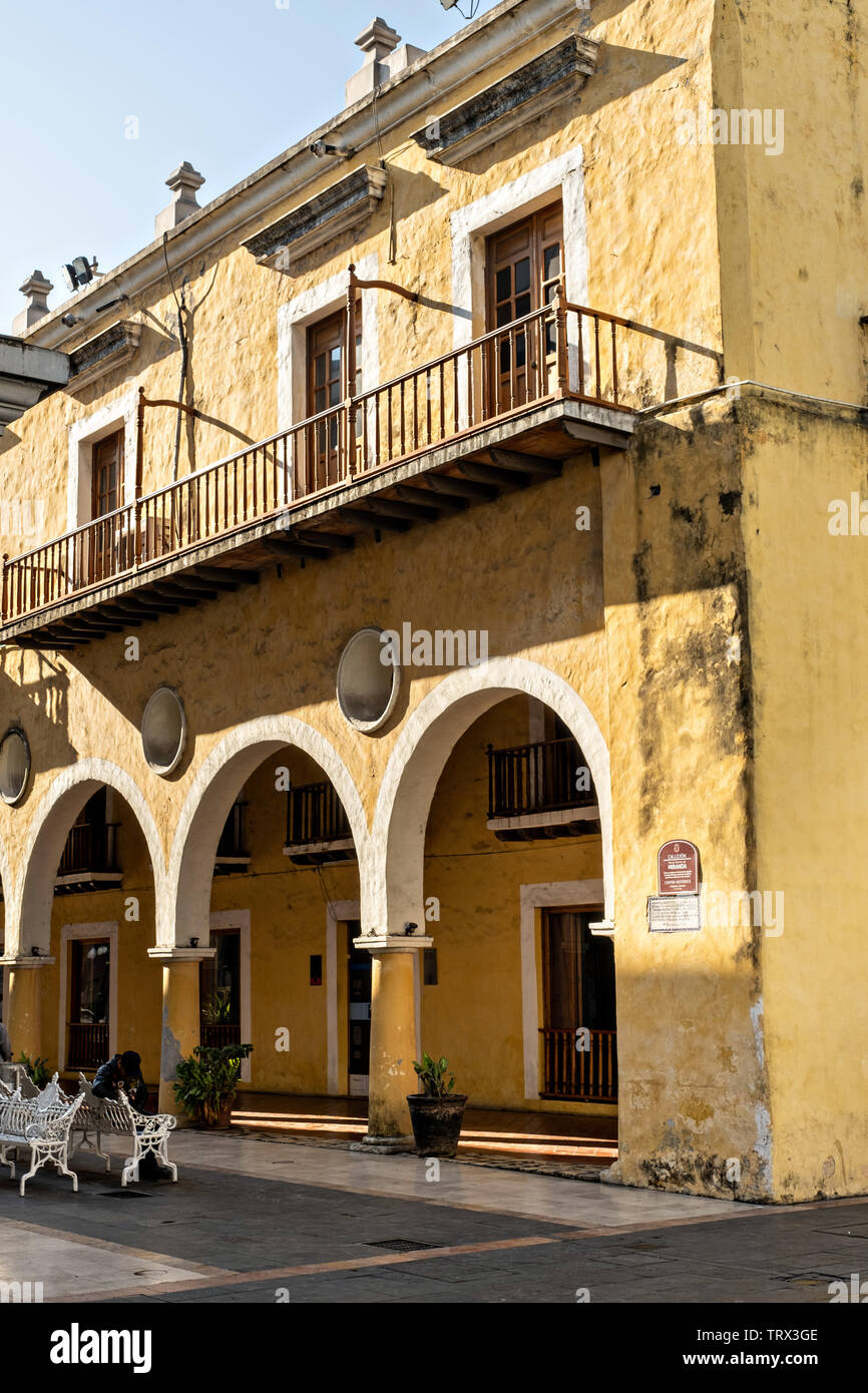 An old colonial building on the Plaza de las Armas and the Portales de ...