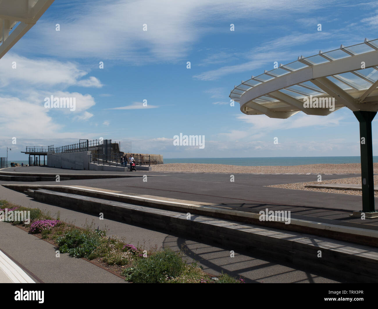 Disused folkestone platform hi-res stock photography and images - Alamy