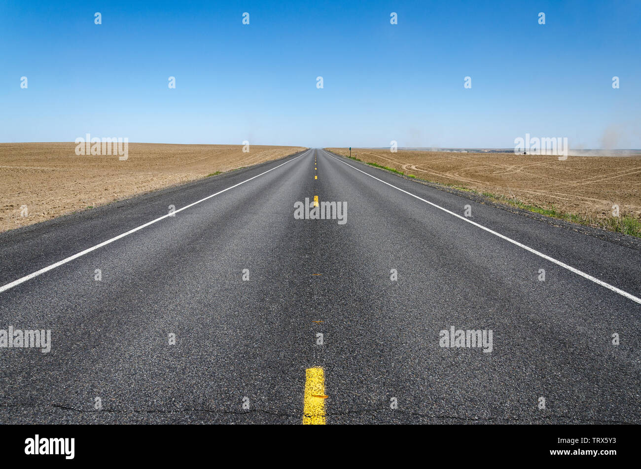 Beautiful empty asphalt freeway motorway hi-res stock photography and ...