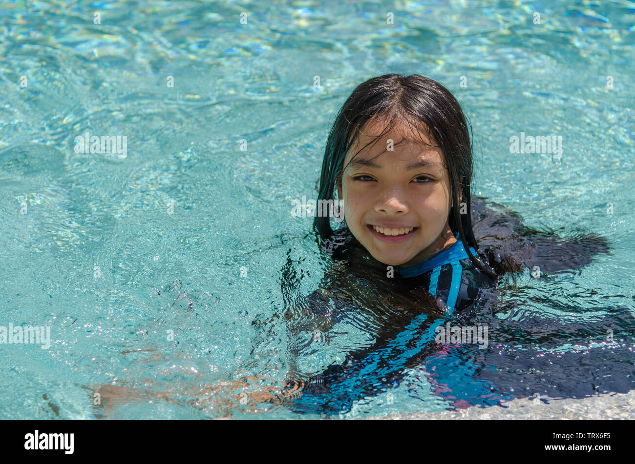Asian girl underwater hi-res stock photography and images - Alamy