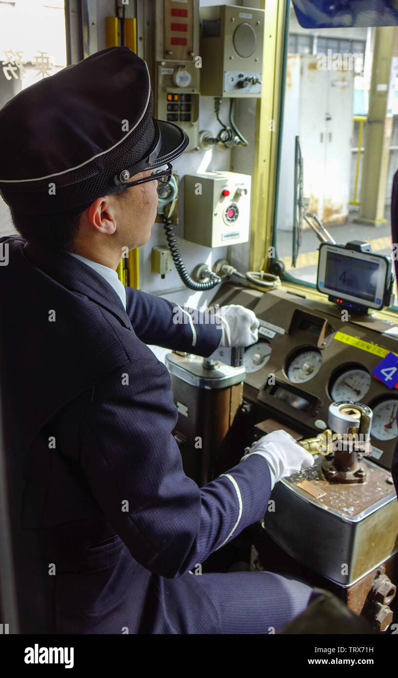 Use technology from the japanese bullet train hi-res stock photography ...