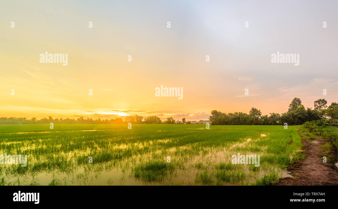 6 pm sunset hi-res stock photography and images - Alamy