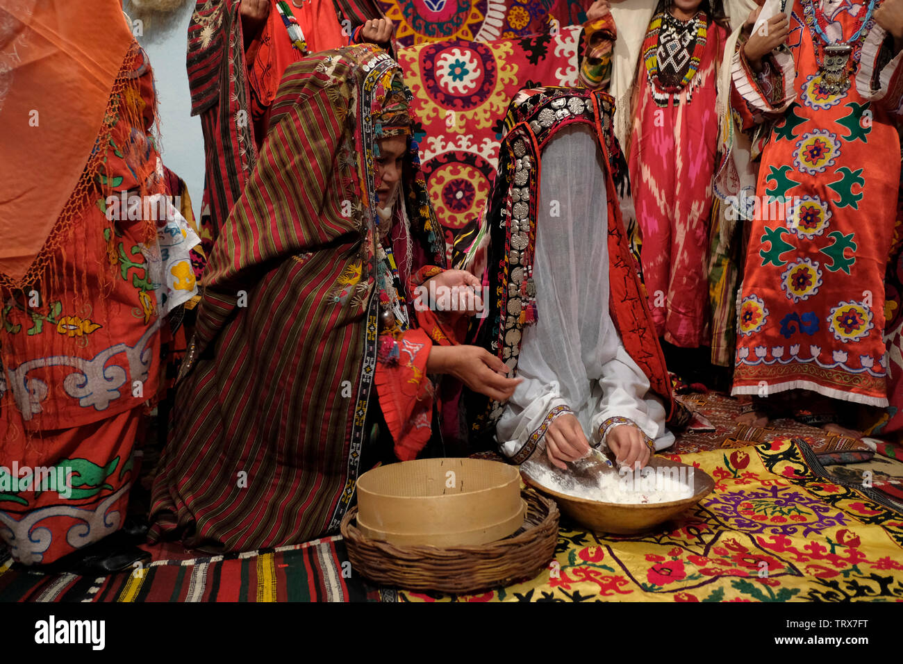 Uzbek bride wearing traditional kokoshnik tillya-kosh or tilla kosh ...