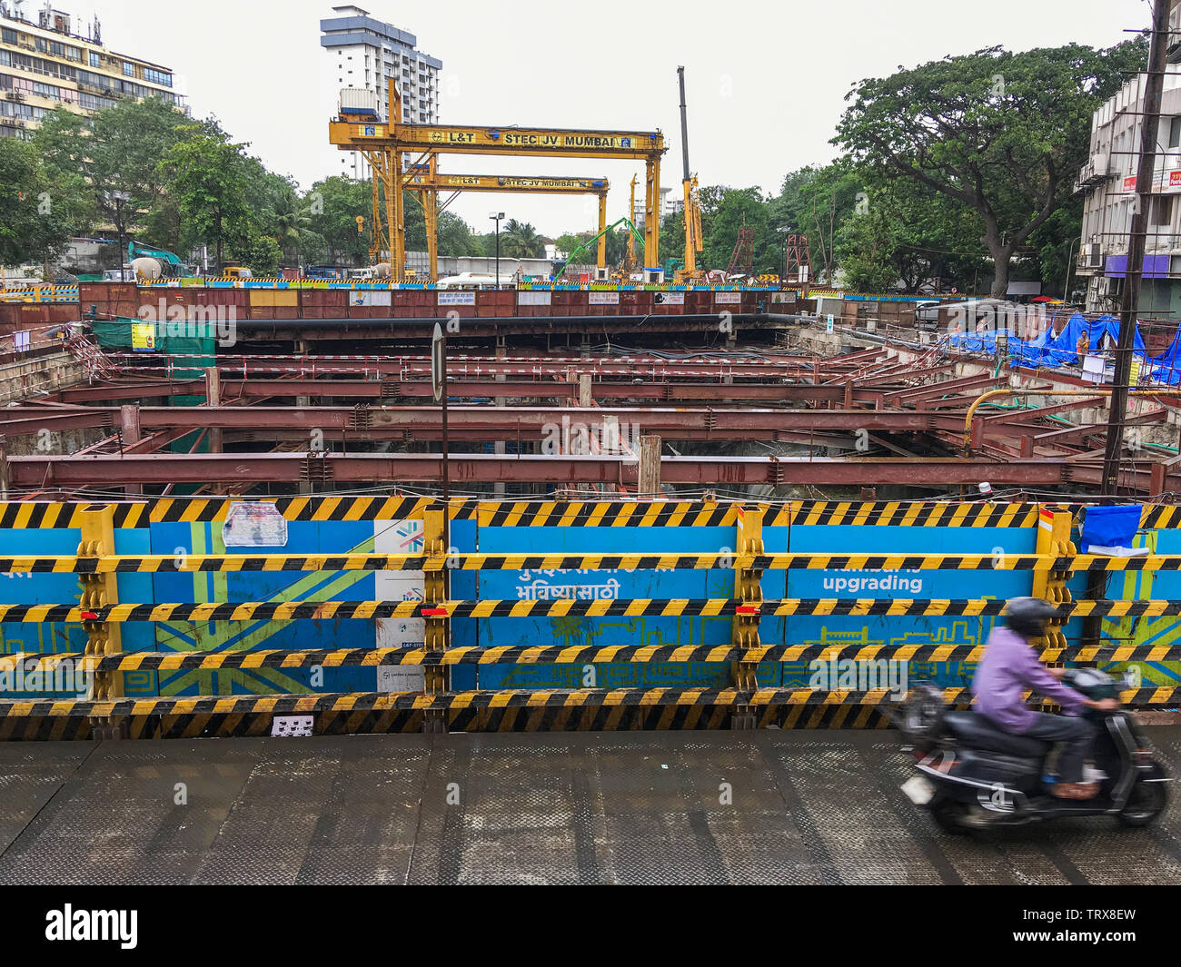 Construction mumbai metro project hi-res stock photography and images ...
