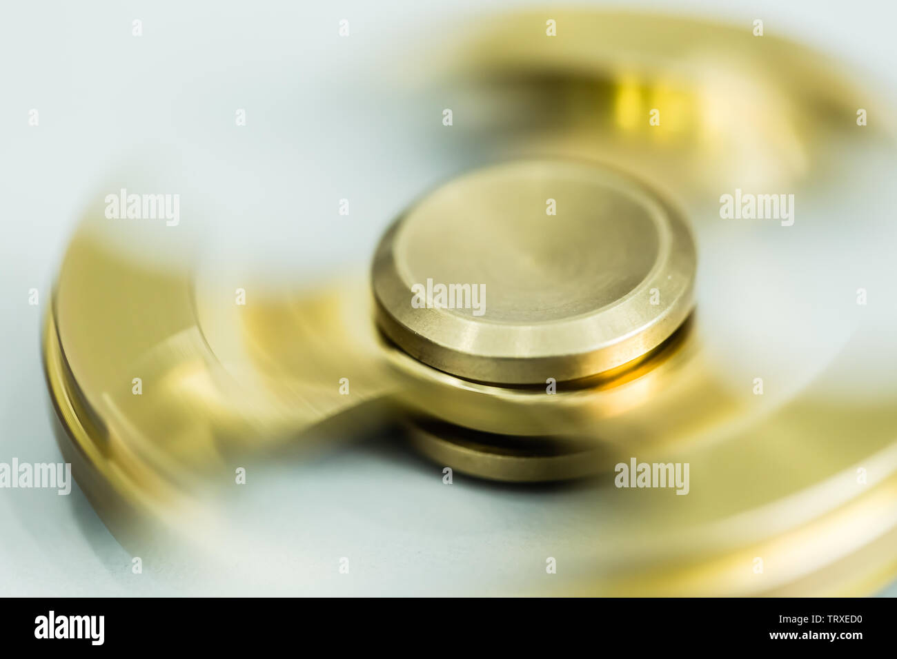 Golden fidget spinner stress hi-res stock photography and images - Alamy