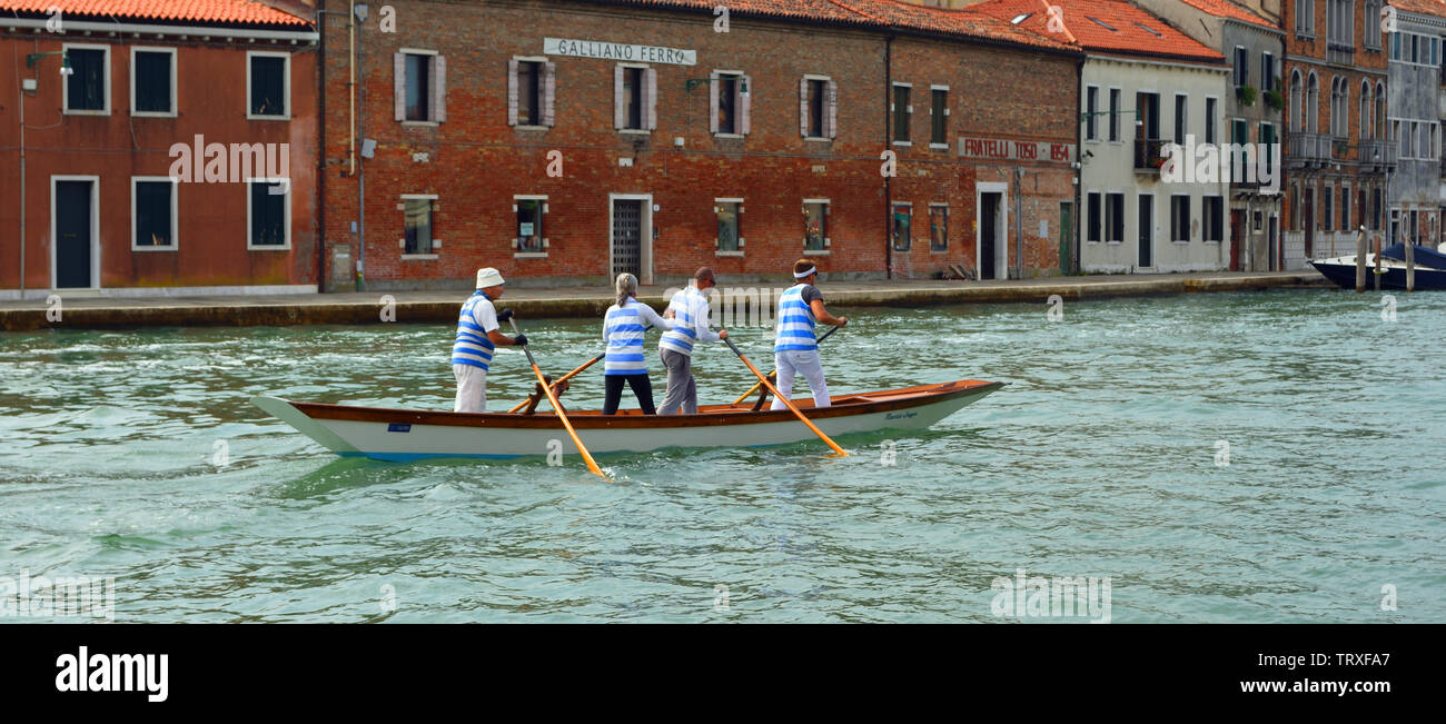 Italian rowing team hi-res stock photography and images - Alamy