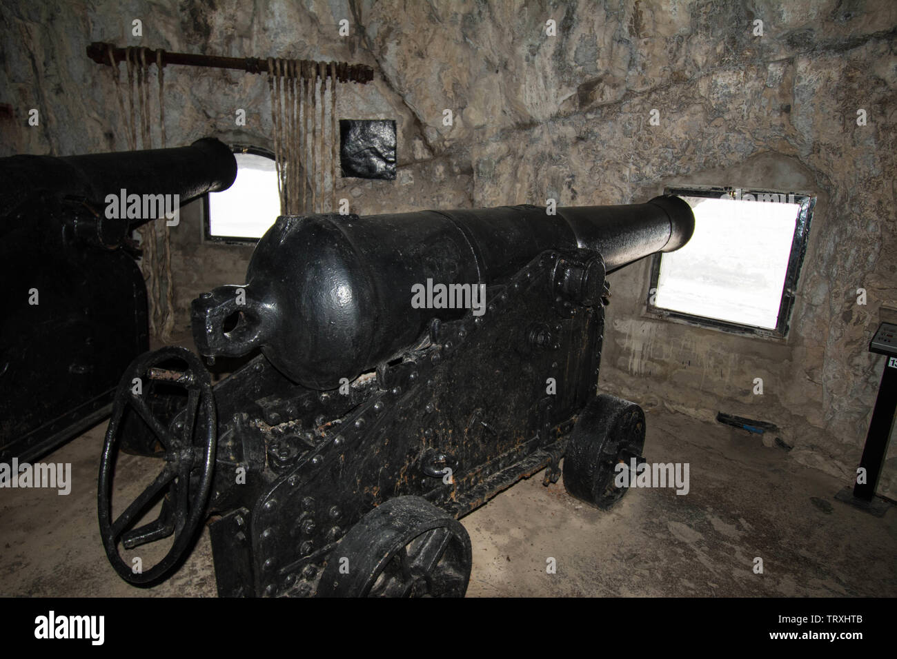 English iron cannons hi-res stock photography and images - Alamy
