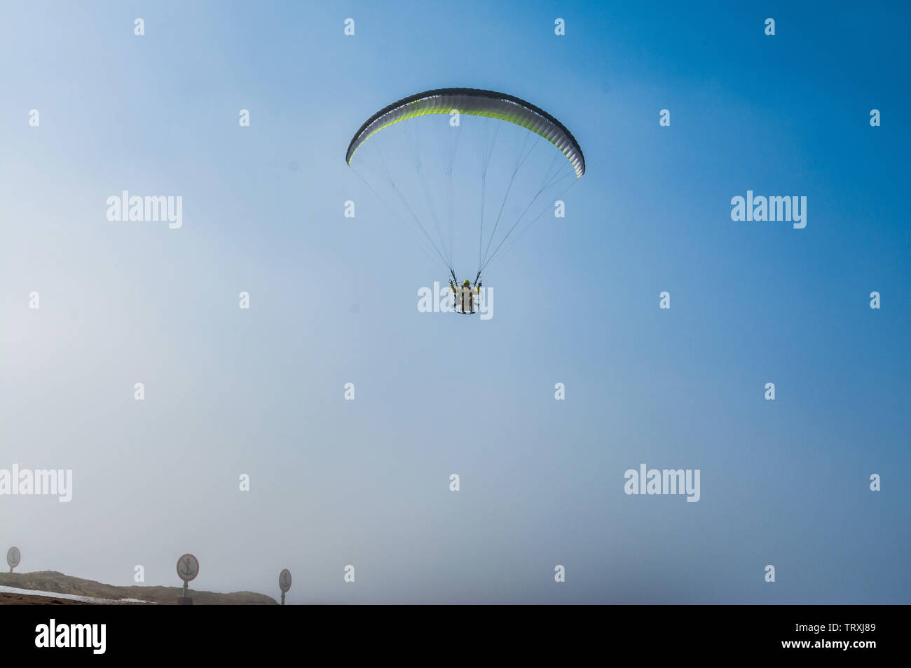 Motorized parachute hi-res stock photography and images - Alamy