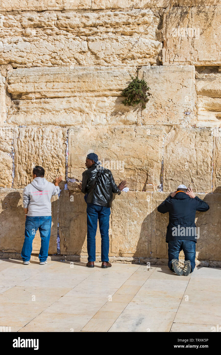 Weeping walls hi-res stock photography and images - Alamy