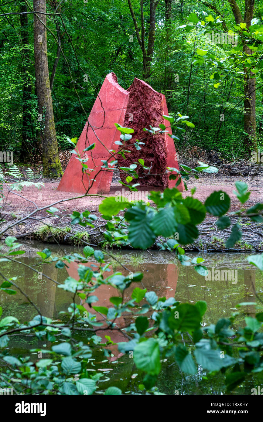 Poured concrete sculpture hi-res stock photography and images - Alamy