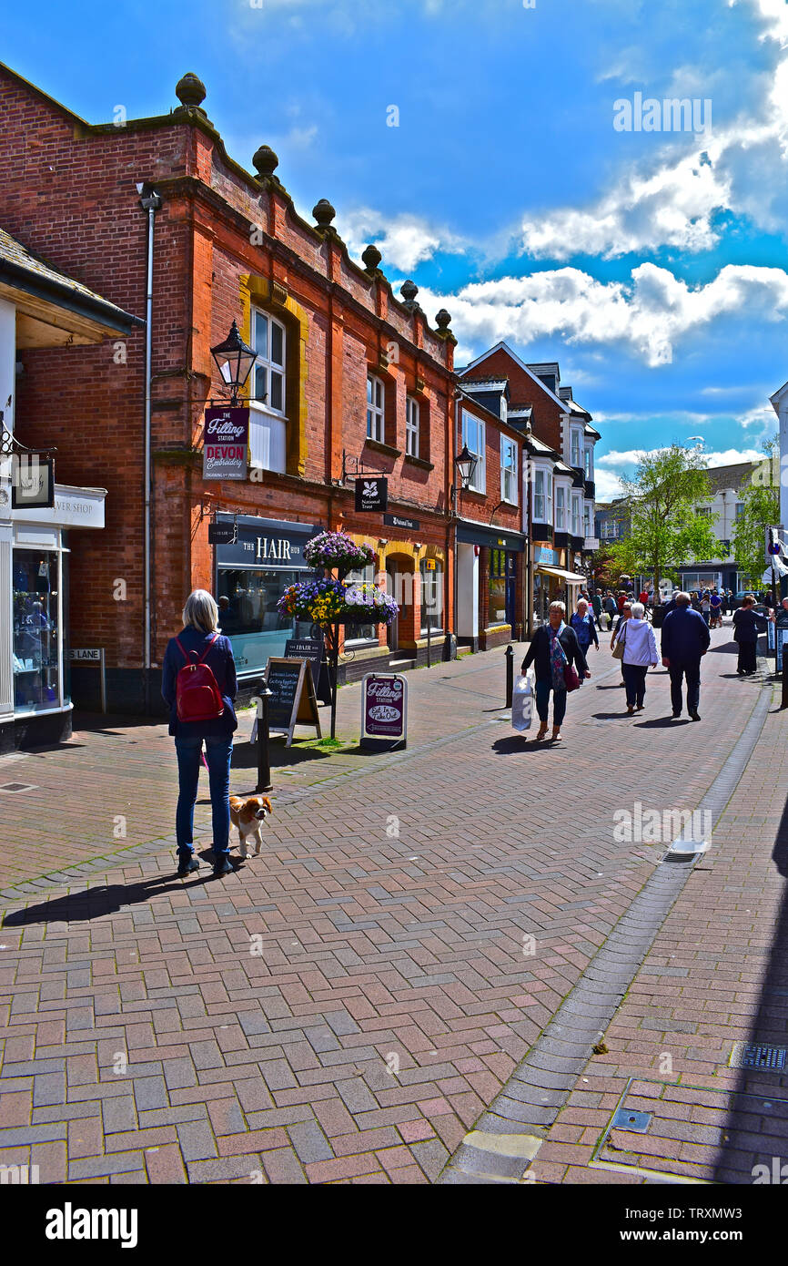 Shoppers enjoying the mix of small shops & traditional pubs in quaint ...