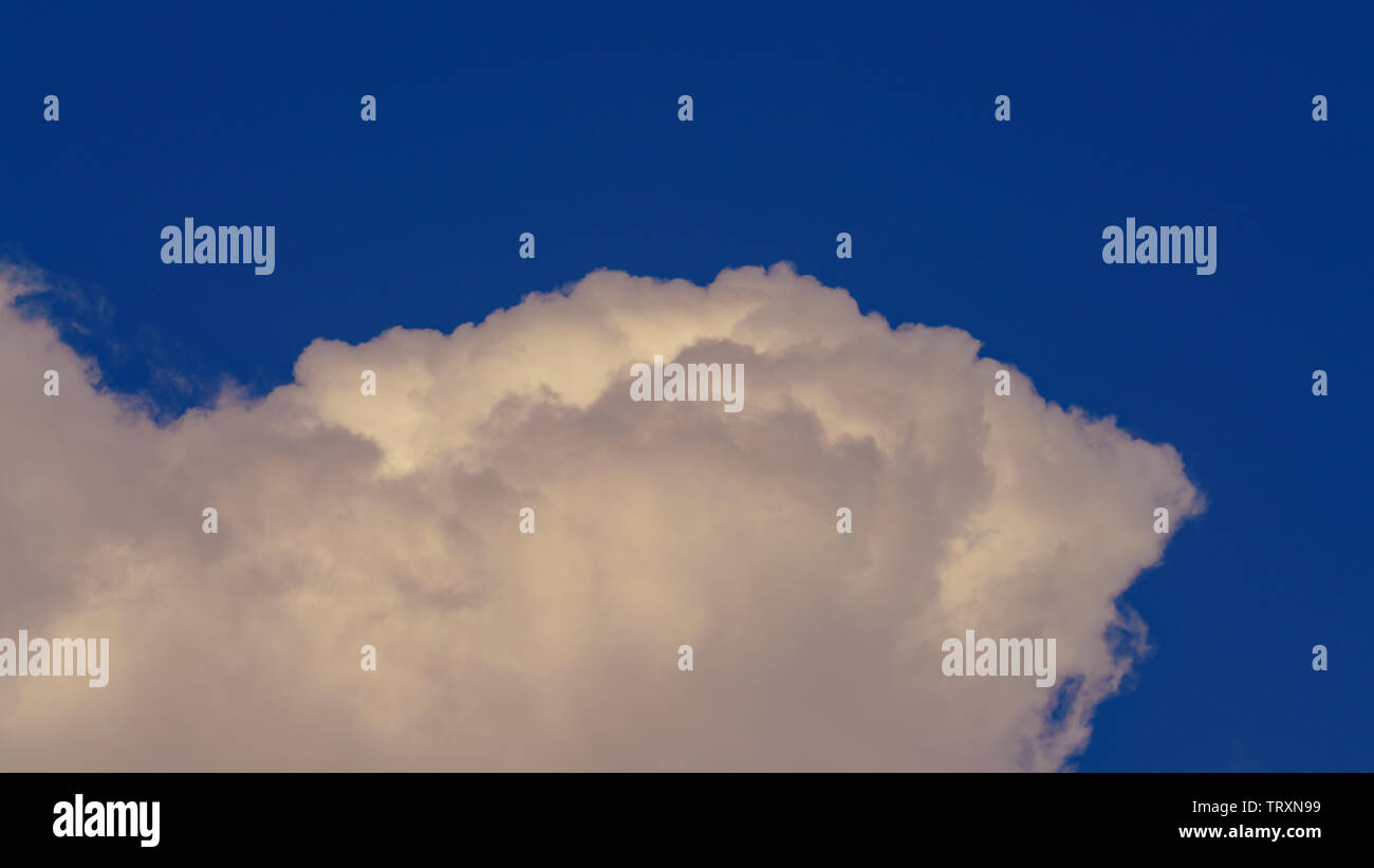 Cloud icon vector in hi-res stock photography and images - Alamy