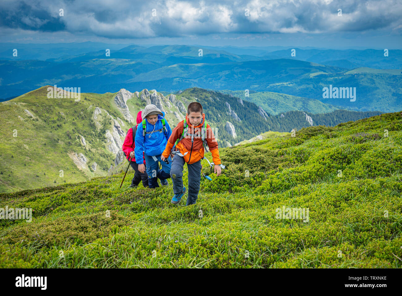 Kids hiking mountains hi-res stock photography and images - Alamy