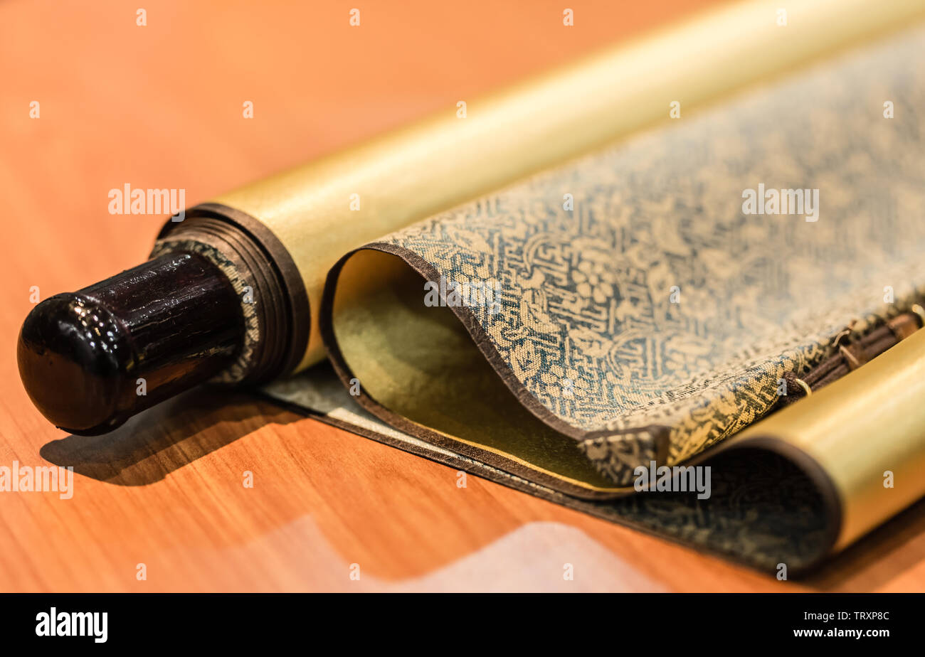 Chinese traditional paper scroll hi-res stock photography and images ...