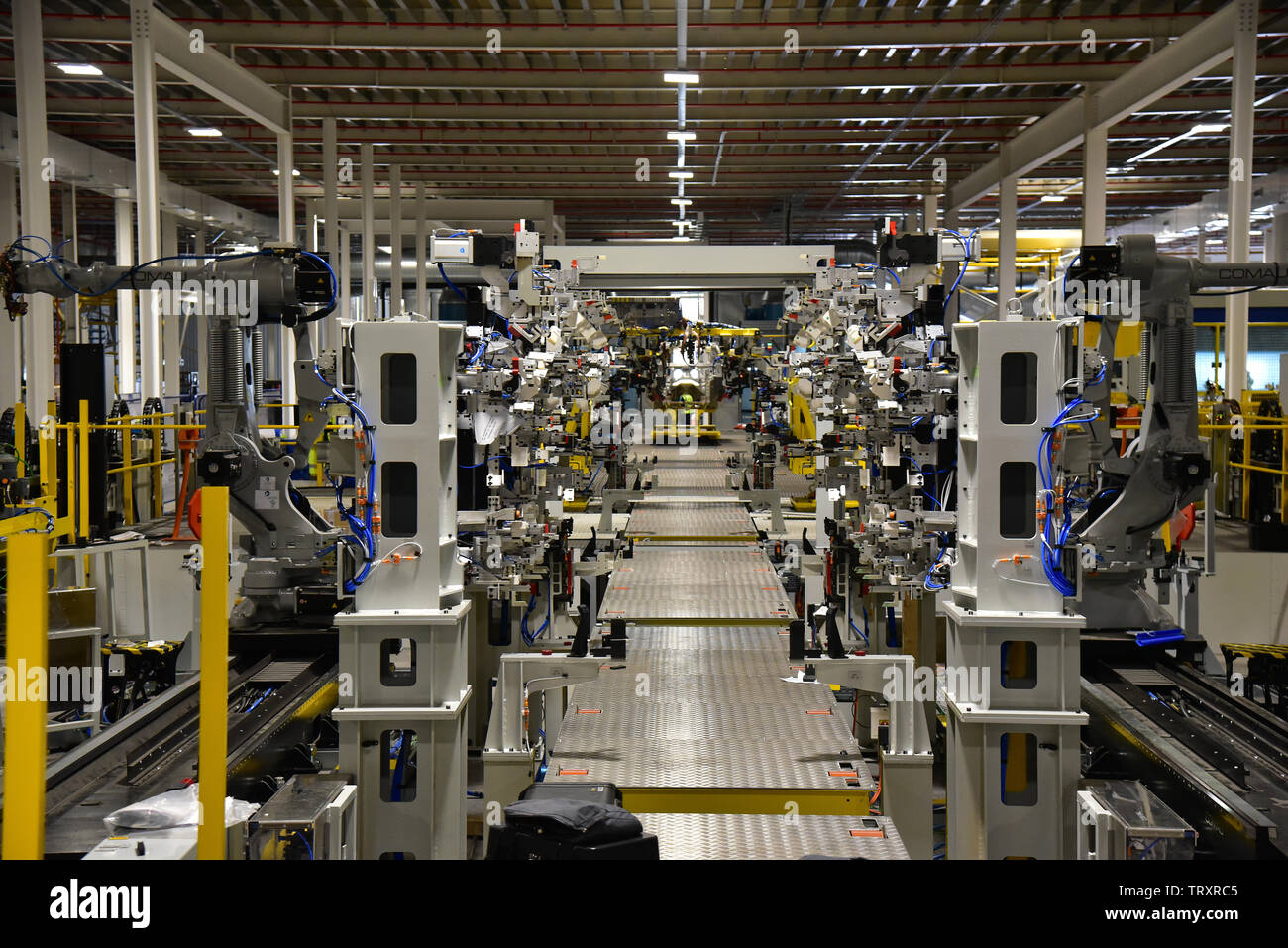 Aston martin production line hi-res stock photography and images - Alamy