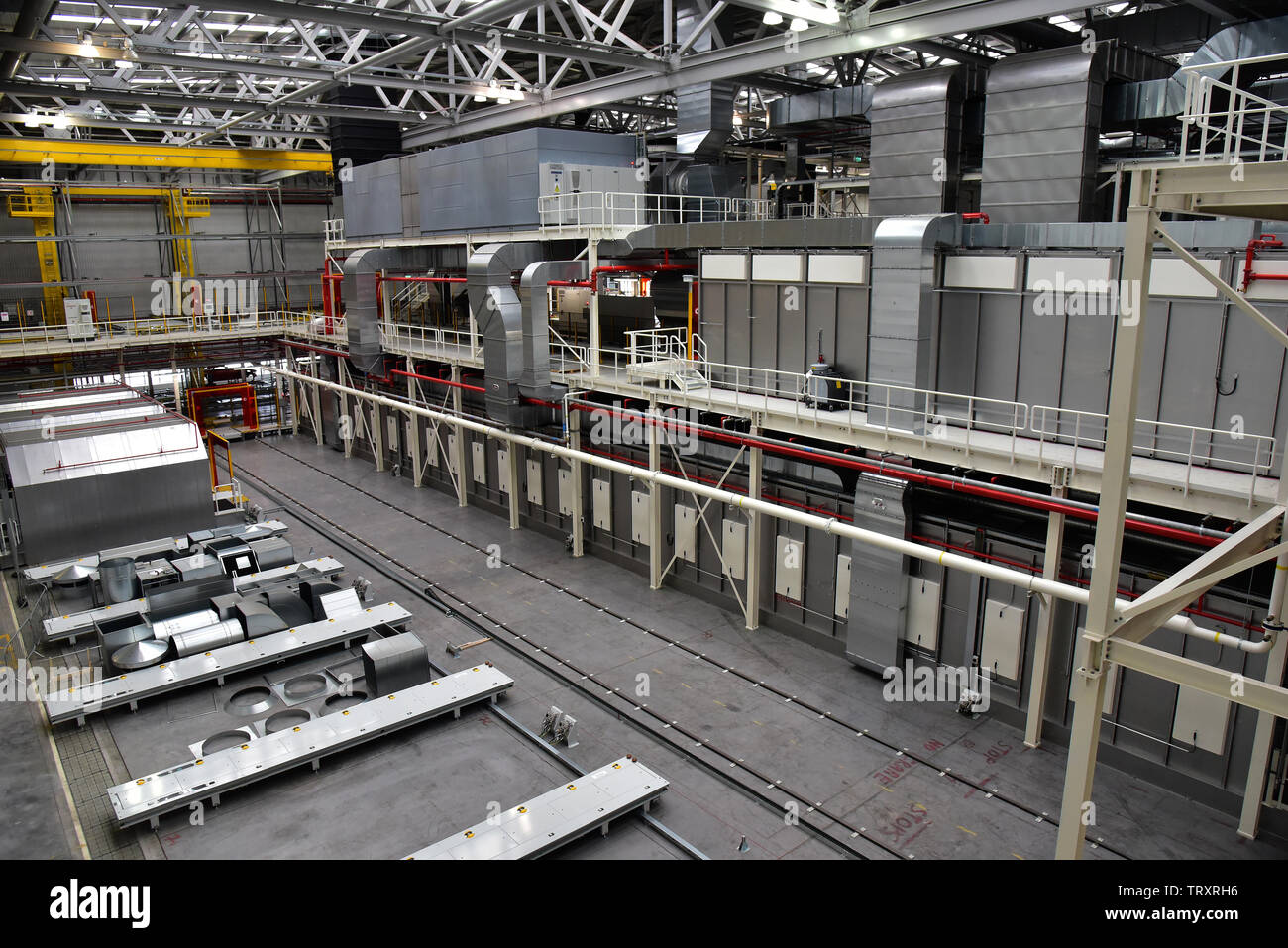 Aston martin production line hi-res stock photography and images - Alamy