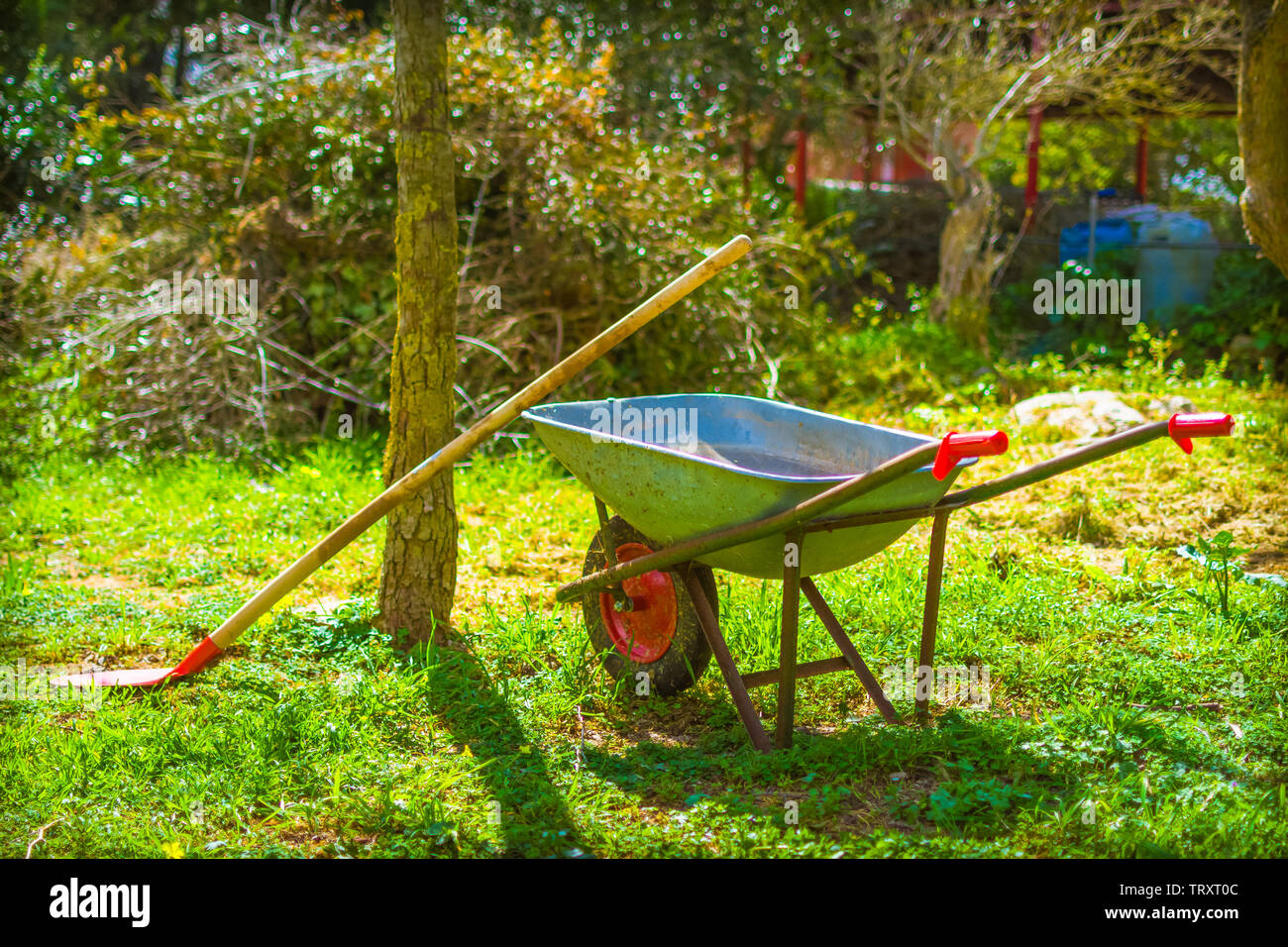 Dirty wheelbarrow green hi-res stock photography and images - Alamy