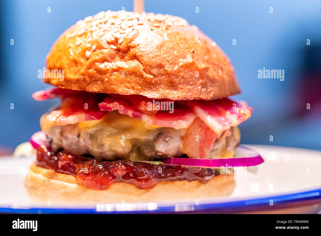 Kate humble pig hi-res stock photography and images - Alamy