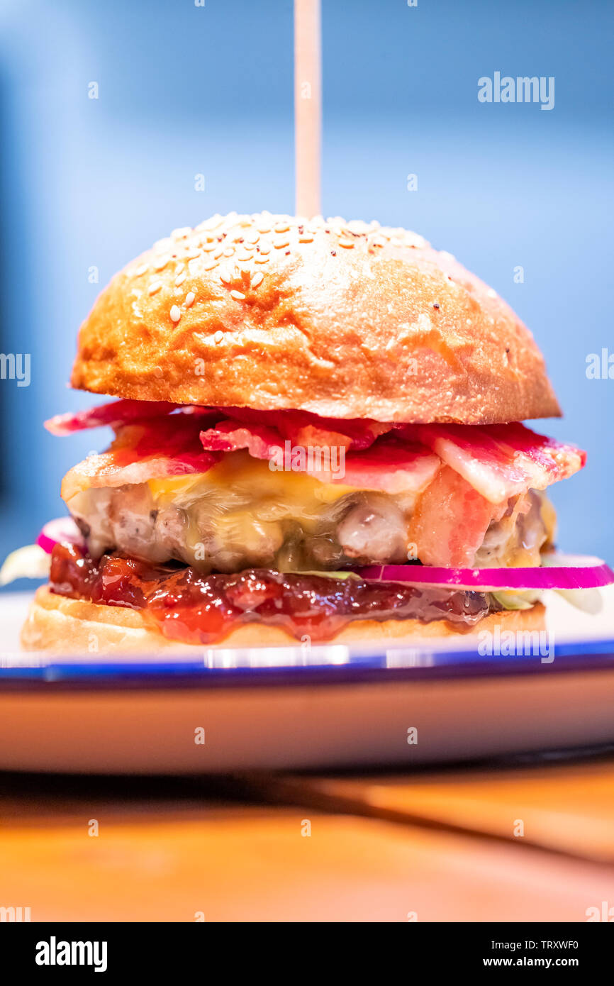 Kate humble pig hi-res stock photography and images - Alamy