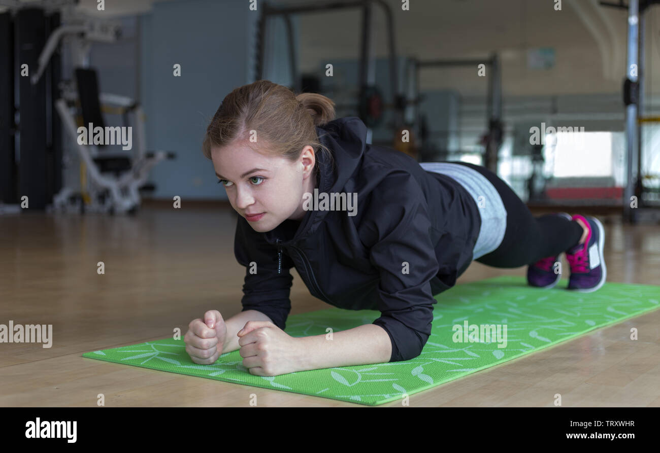 Plank exercise hi-res stock photography and images - Alamy