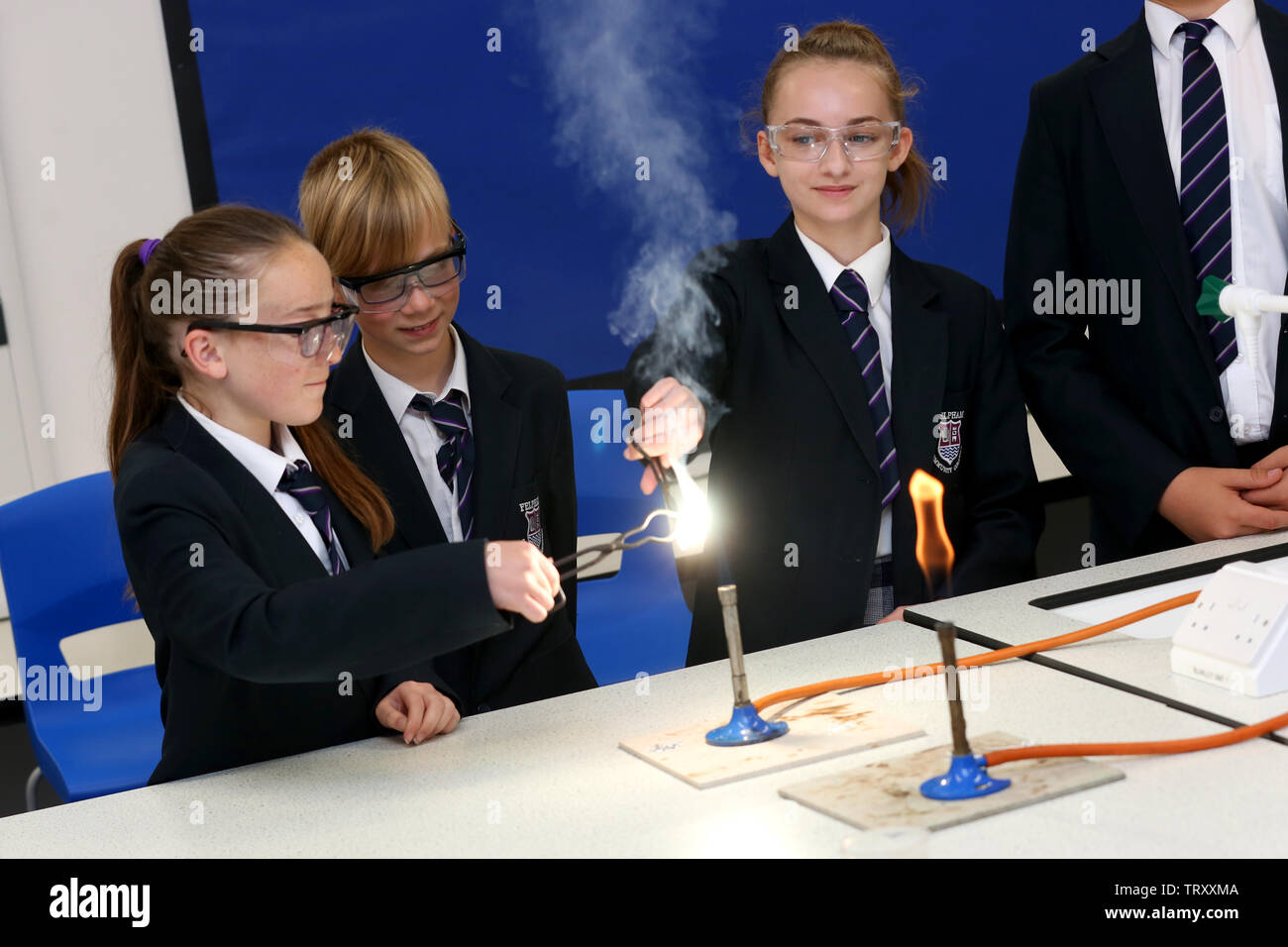 Teaching pupils hi-res stock photography and images - Alamy
