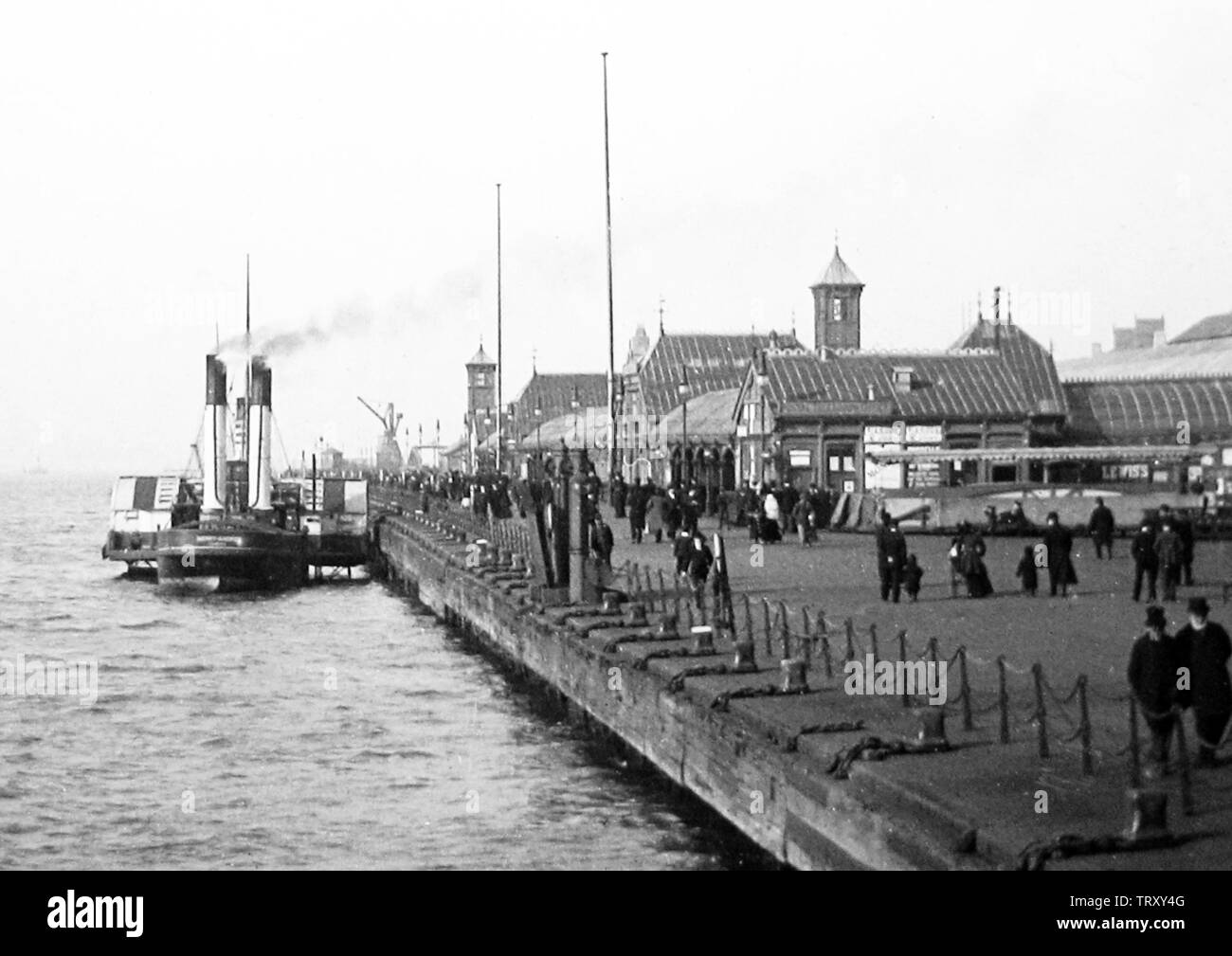 Paddle steamer ferry at the landing stage Liverpool Stock Photo - Alamy