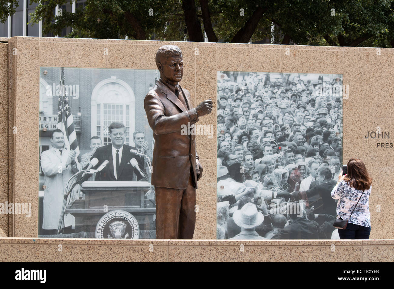 John kennedy bronze statue jfk hi-res stock photography and images - Alamy