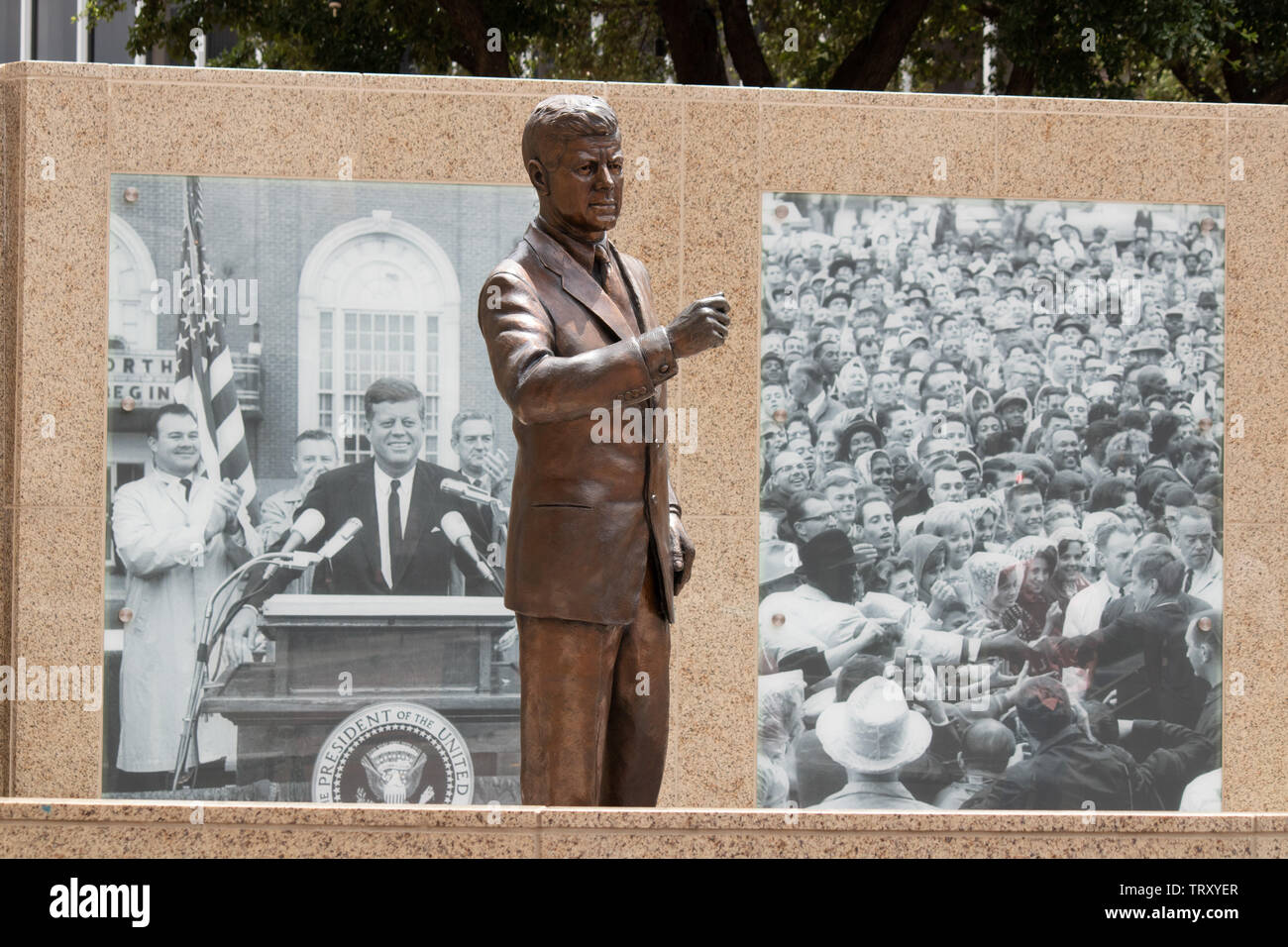 John kennedy bronze statue jfk hi-res stock photography and images - Alamy