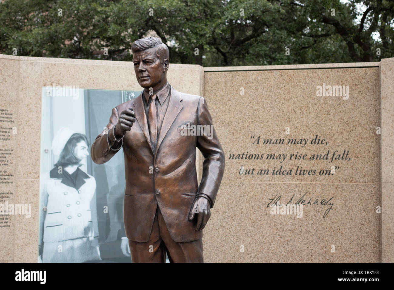 John kennedy bronze statue jfk hi-res stock photography and images - Alamy