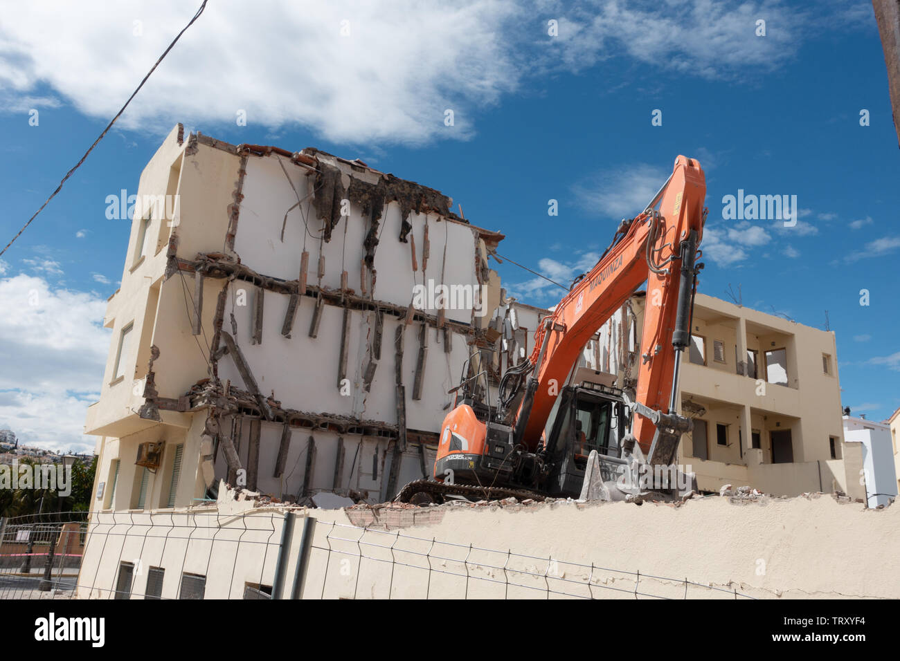 Structure teardown hi-res stock photography and images - Alamy