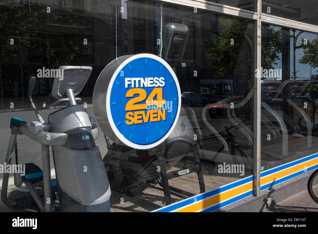 Fitness 24 seven hi-res stock photography and images - Alamy
