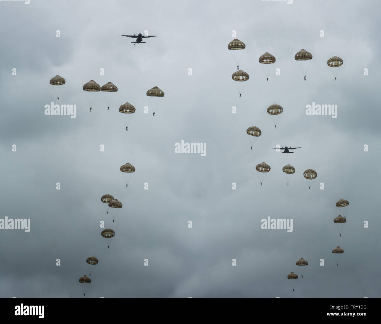 Ww2 normandy parachute hi-res stock photography and images - Alamy