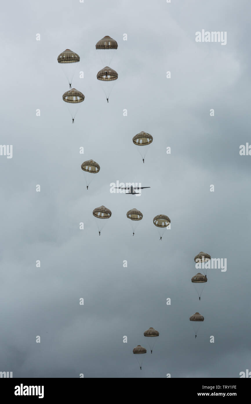 Ww2 normandy parachute hi-res stock photography and images - Alamy