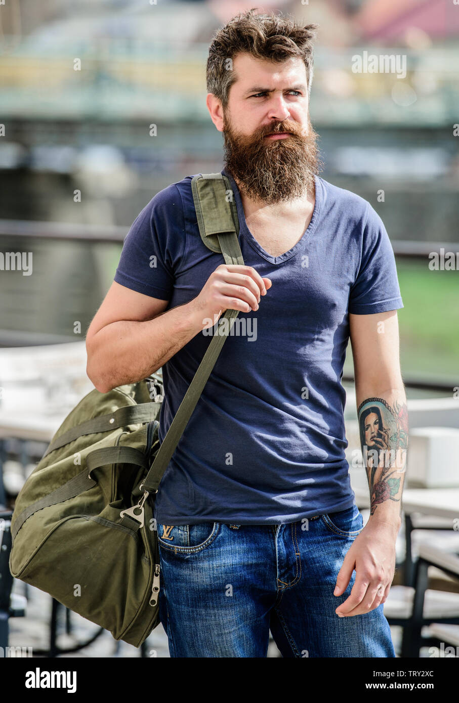 Man carry heavy things hi-res stock photography and images - Alamy