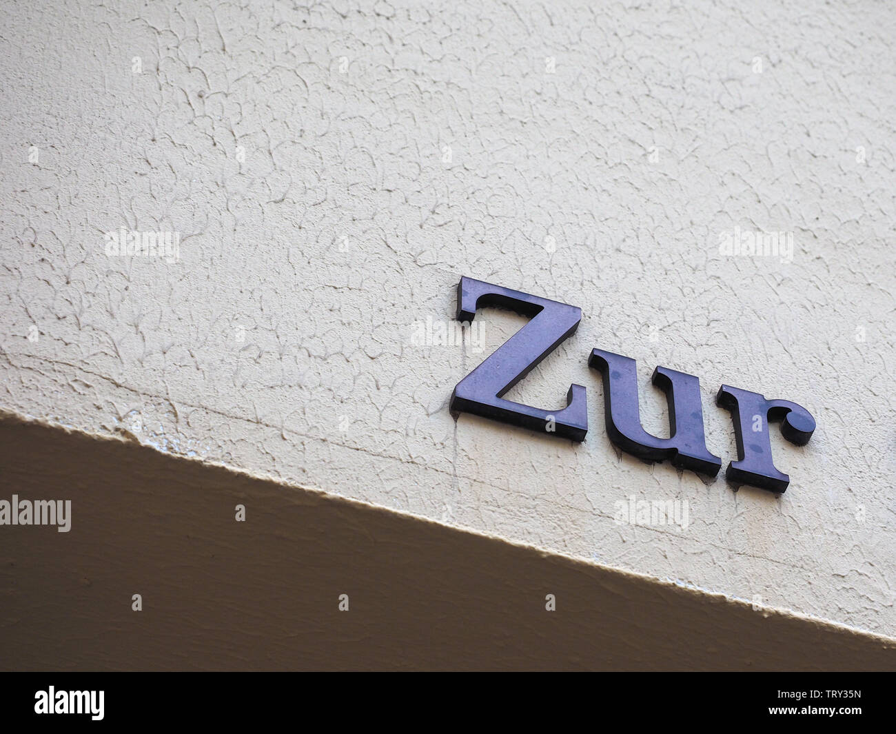Zur (contraction of Zu der) German proposition and article meaning To ...