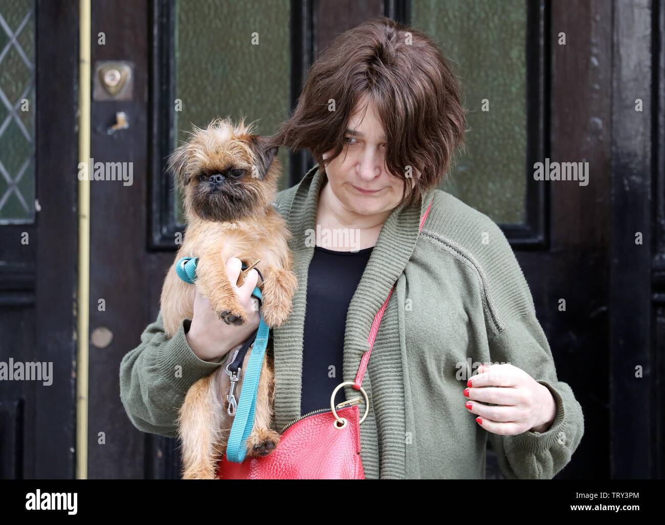 Pic shows: Sarah Vine - journalist wife of Michael Gove leaves home in ...